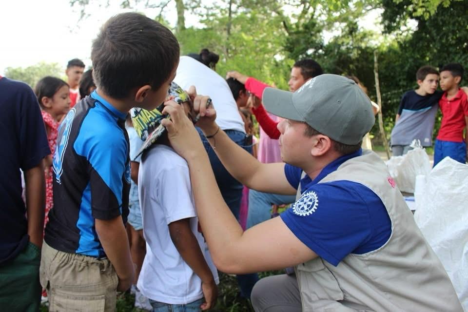 Que nuestro servicio inspire a los demás - Revista - Rotary en el ...